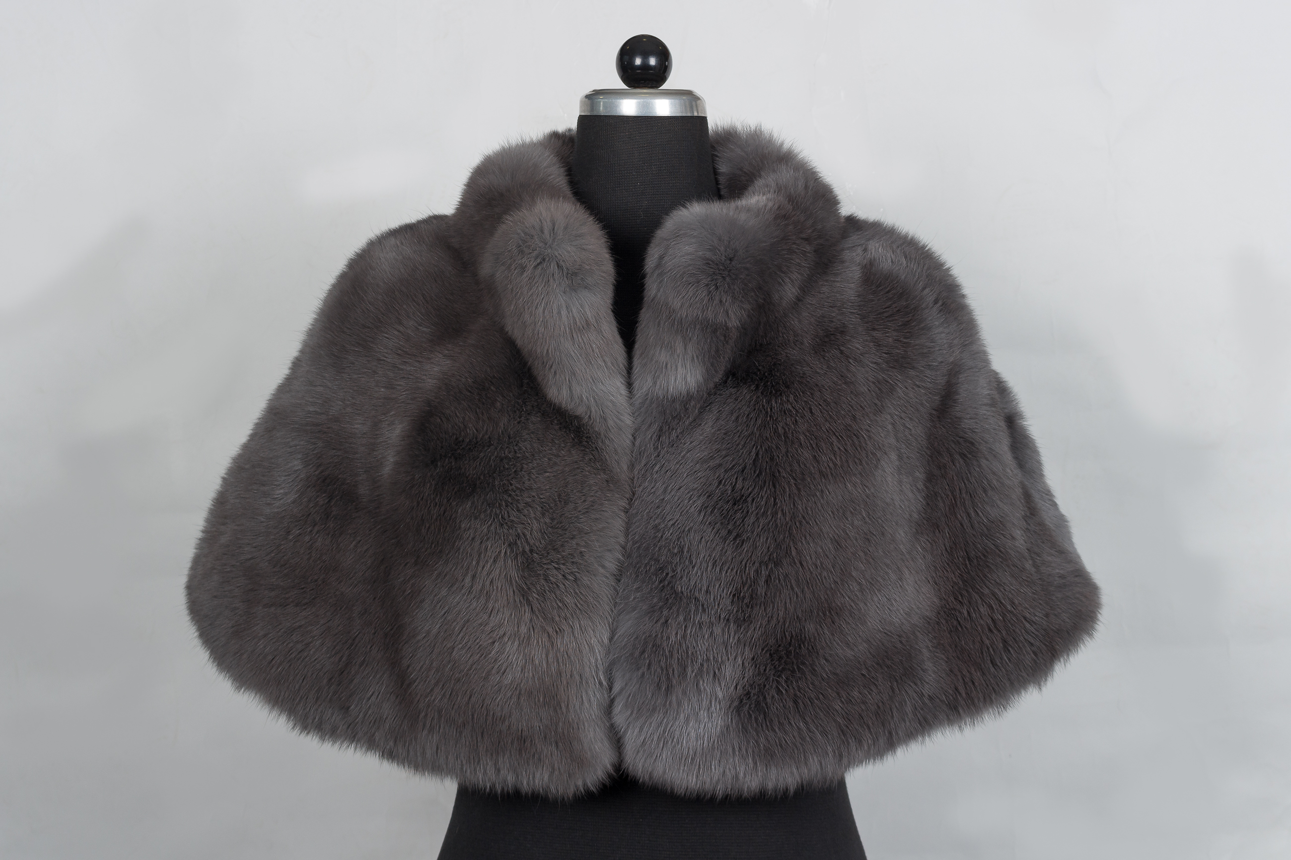 Elegante Pelzmode wie Pelzmäntel, Pelzjacken - Pelzwesten