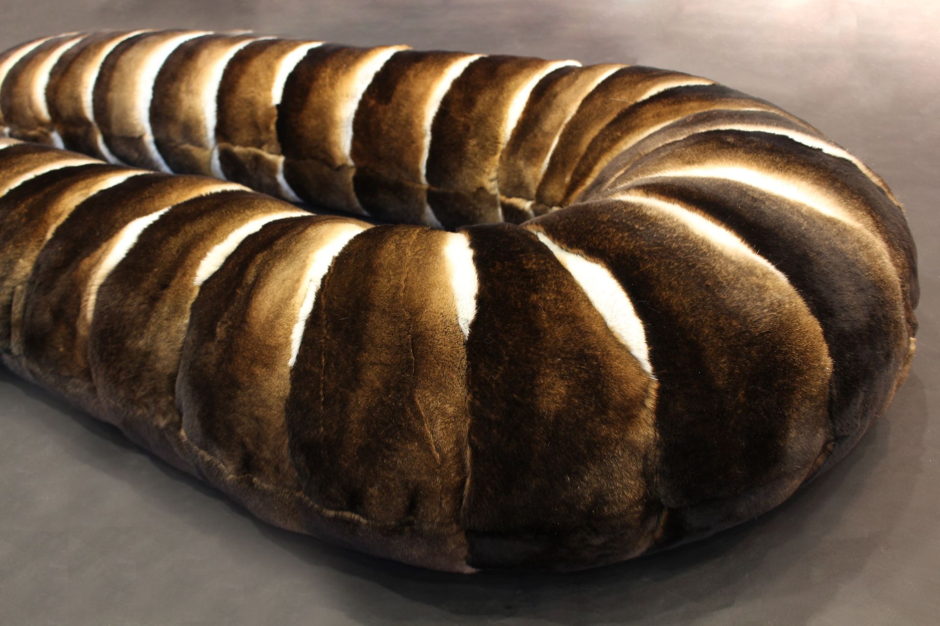 Premium Seitenschläferkissen aus Castor Rex Kaninchen